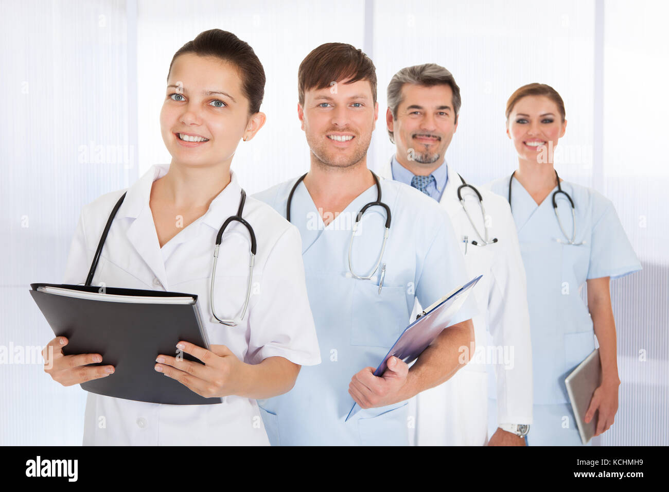 Team doctors work in modern hi-res stock photography and images - Alamy