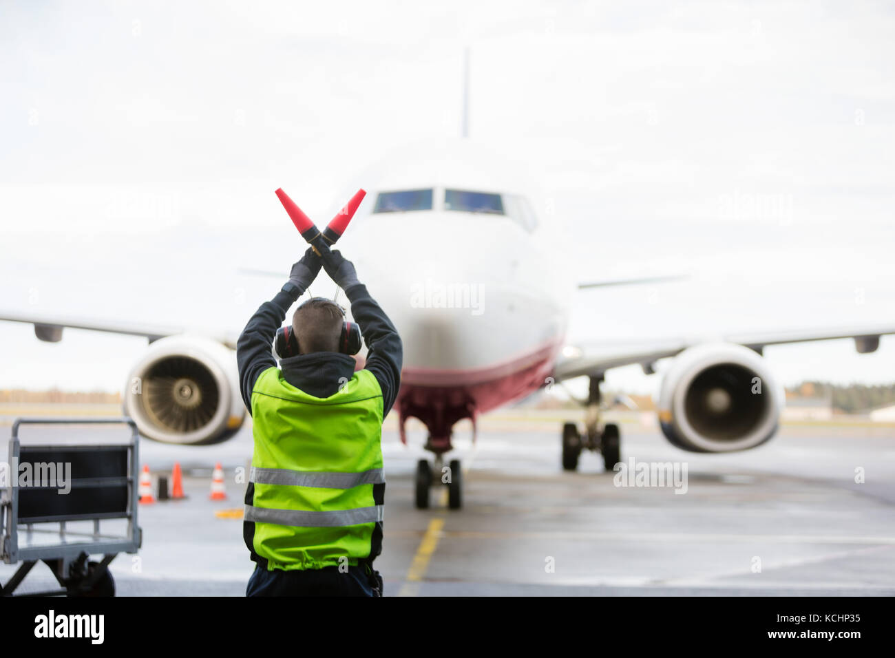 Ground controller for plane hi-res stock photography and images - Alamy