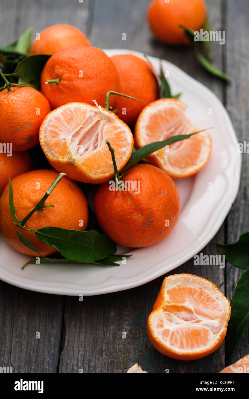 Fresh mandarins on a plate Stock Photo - Alamy