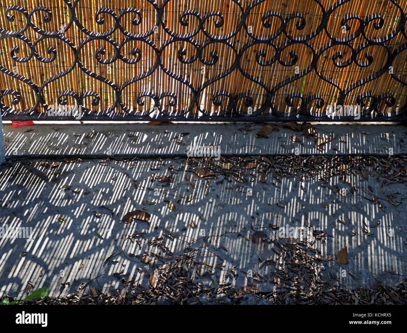 Iron gates with scrollwork hi-res stock photography and images - Alamy