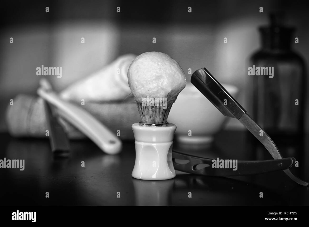 Razor shaving accessories Black and White Stock Photos & Images - Alamy