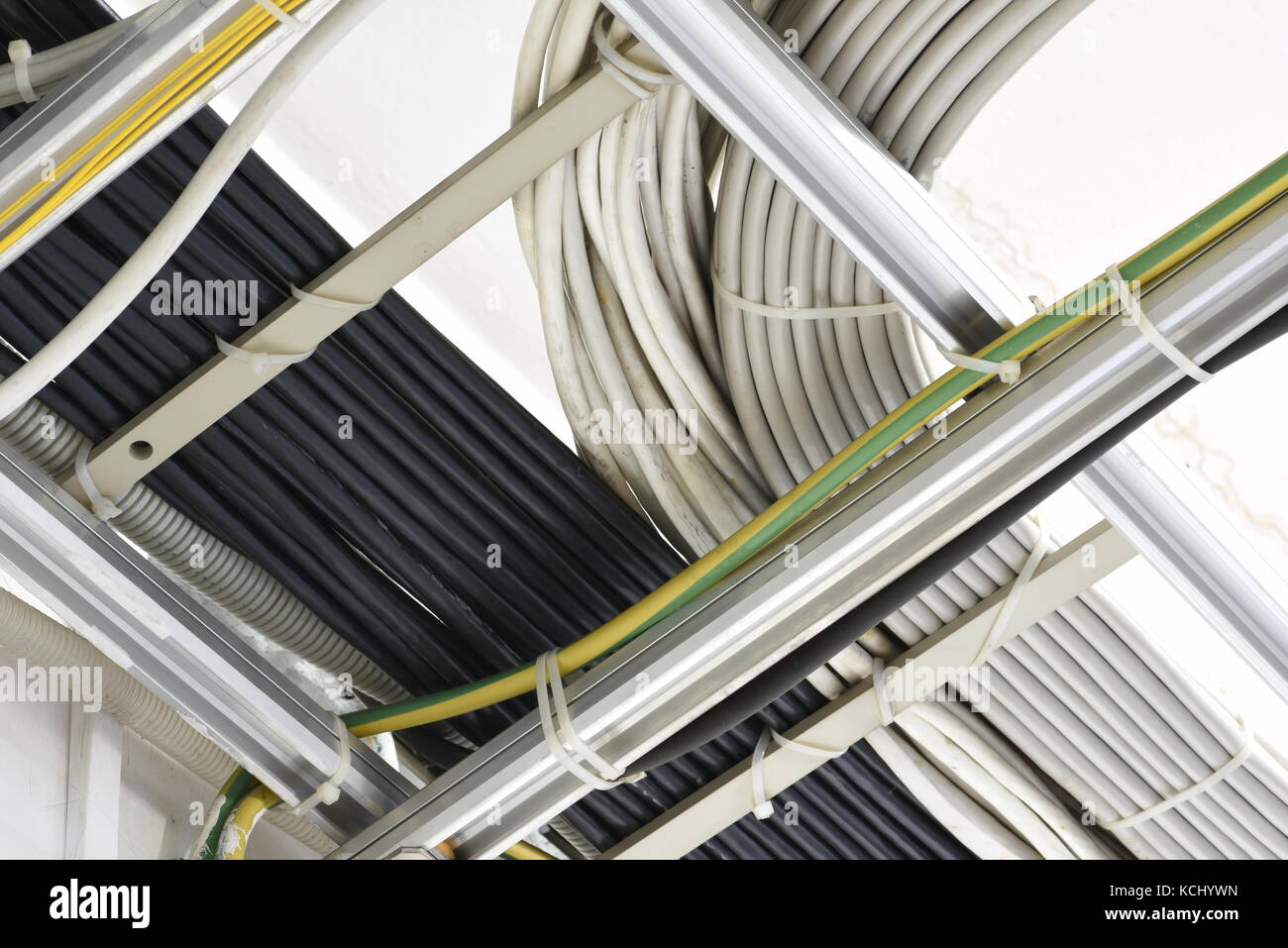 Data cables ceiling hi-res stock photography and images - Alamy