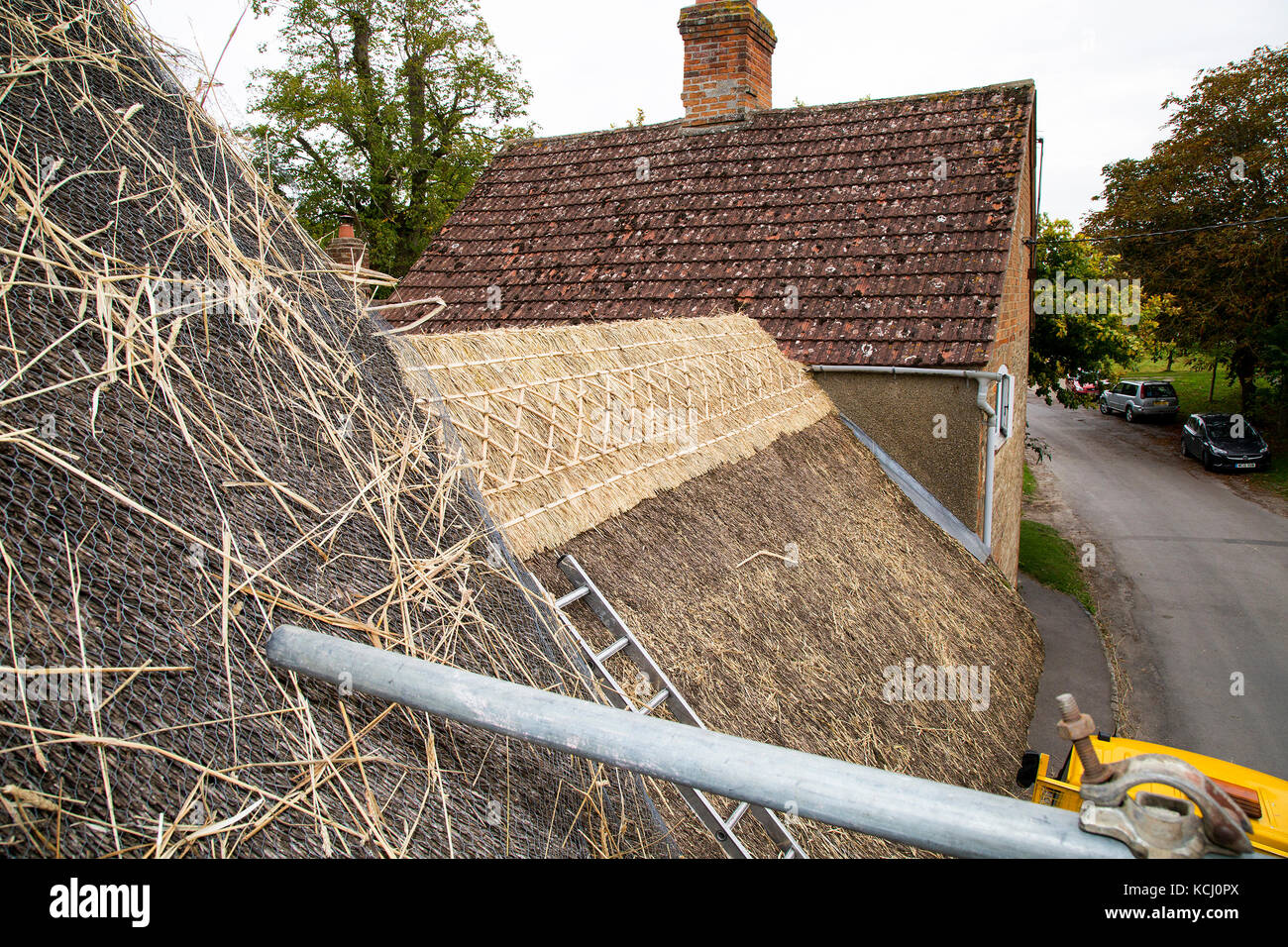 Straw thatch thatching tools hi-res stock photography and images - Alamy