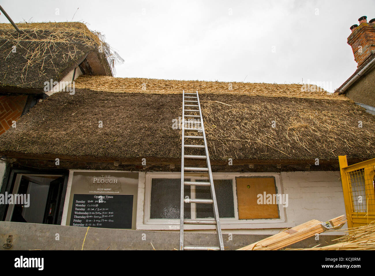Straw thatch thatching tools hi-res stock photography and images - Alamy
