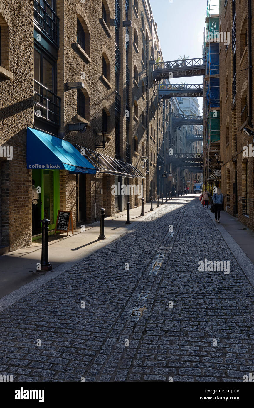 LONDON - SEPTEMBER 2017; View of the Shad Thames Street Stock Photo - Alamy