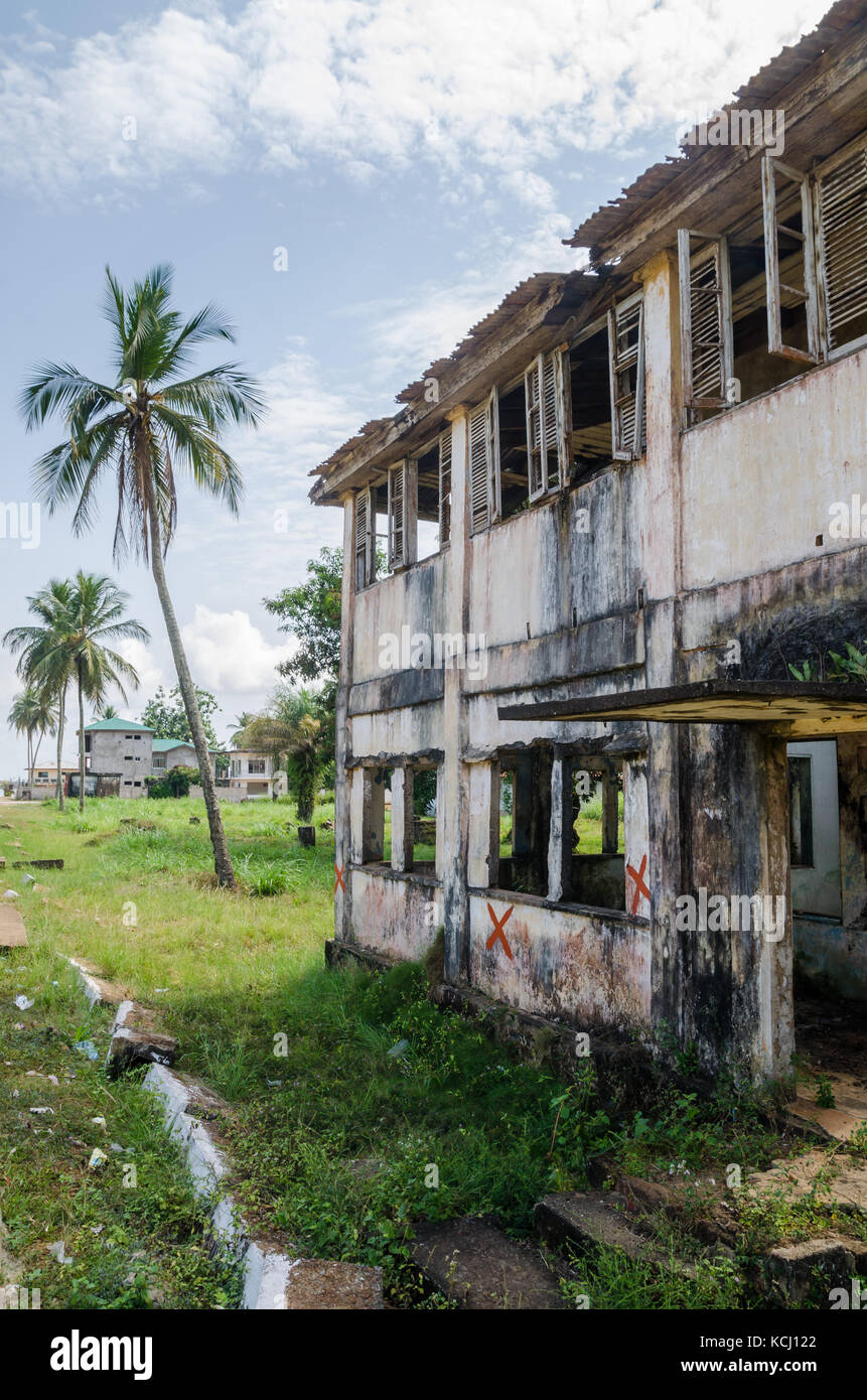 Abandoned and fading house in Robertsport, traces of civil war, Liberia ...