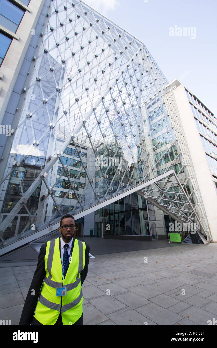 Security guard outside offices of Brevan Howard the European hedge fund ...