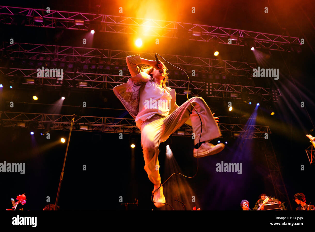 BARCELONA - MAY 30: Foxygen (band) in concert at Primavera Sound 2015 ...