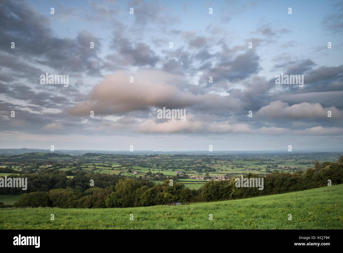 Beautiful sunrise landscape over Somerset Levels in English countryside ...