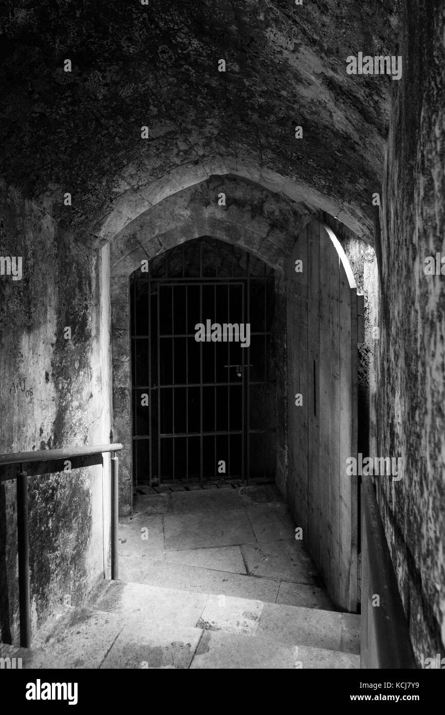 Winchester Castle a medieval building in Hampshire, England. It was ...