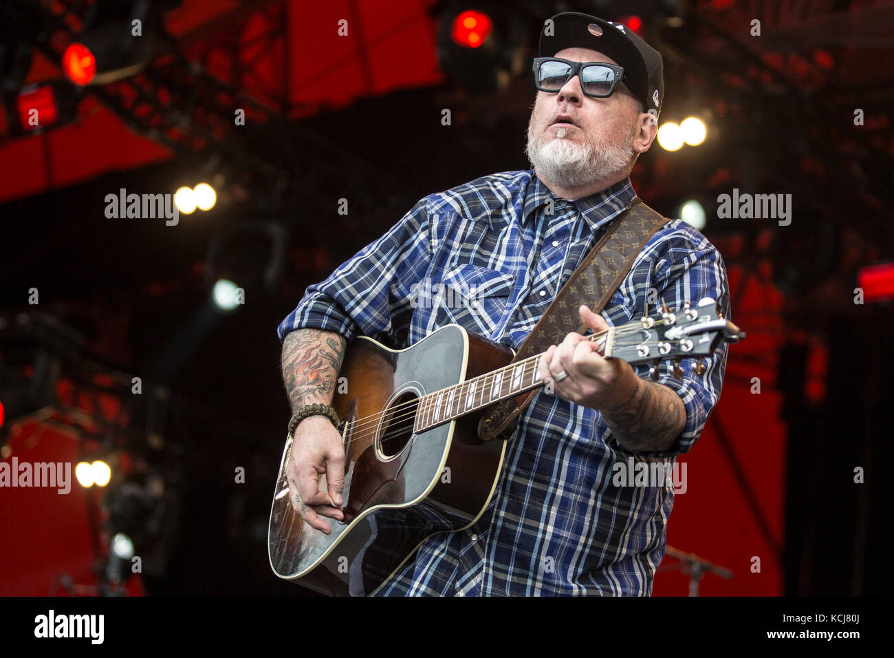 Everlast Singer High Resolution Stock Photography and Images - Alamy