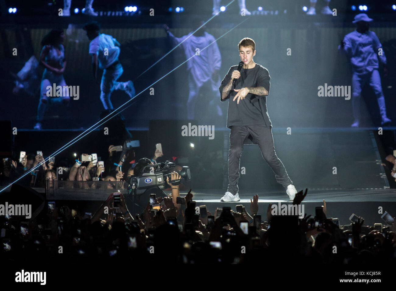 The Canadian singer and songwriter Justin Bieber performs a live ...