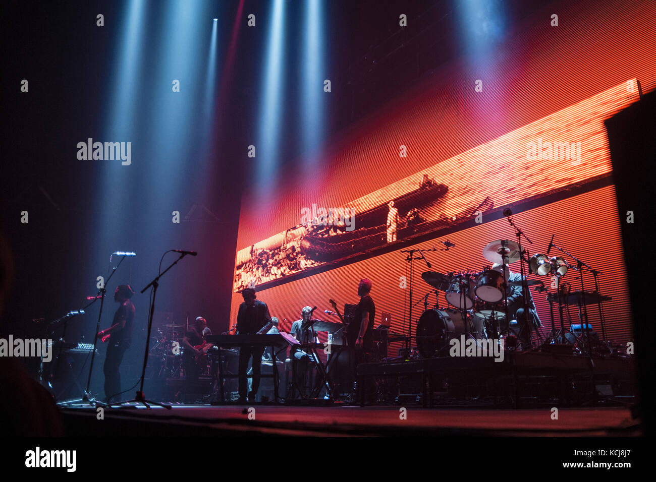 Massive attack band hi-res stock photography and images - Alamy