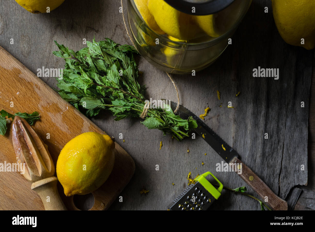 Making lemonade from lemons and mint Stock Photo - Alamy