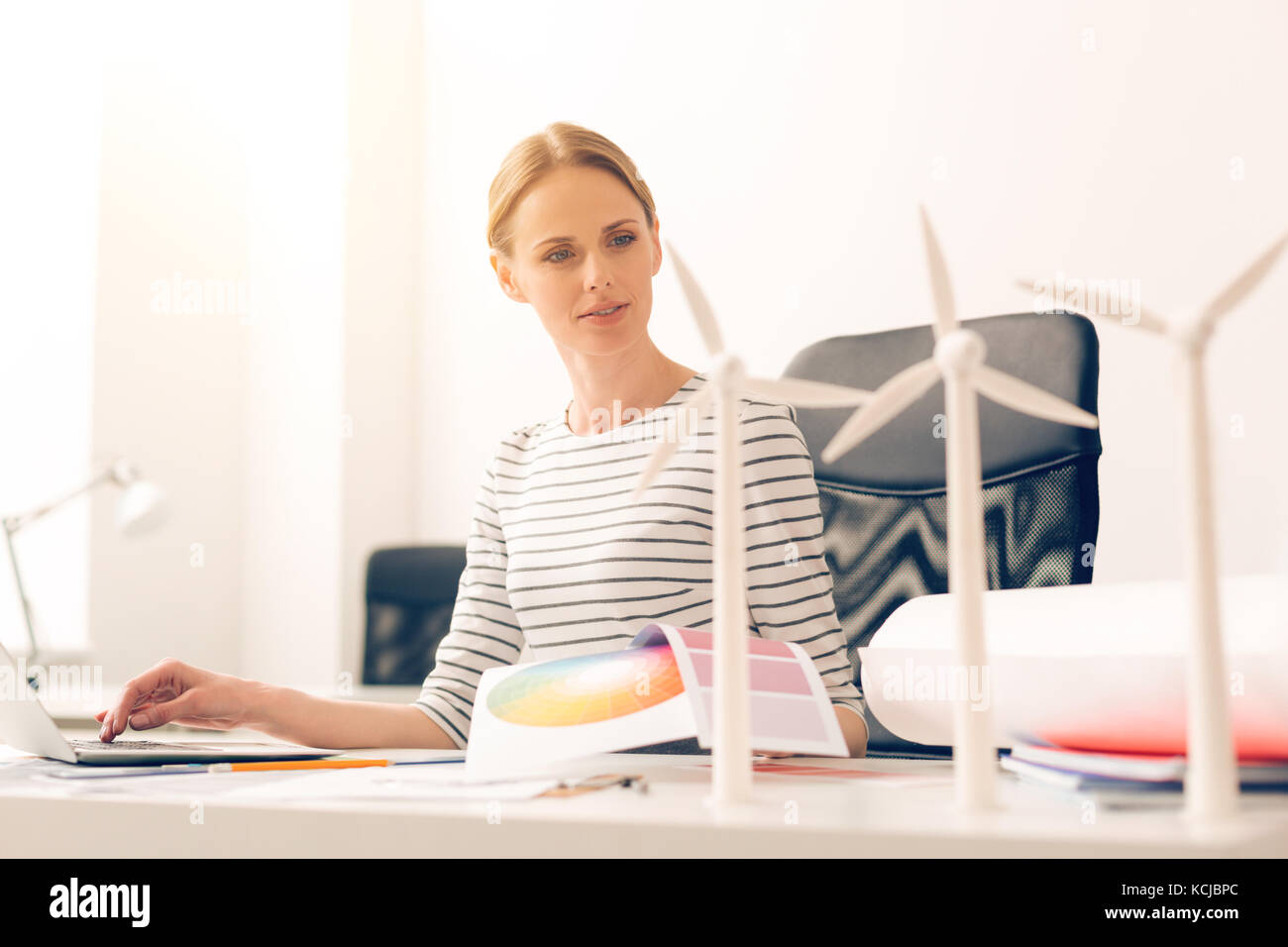 Woman drawing laptop hi-res stock photography and images - Alamy