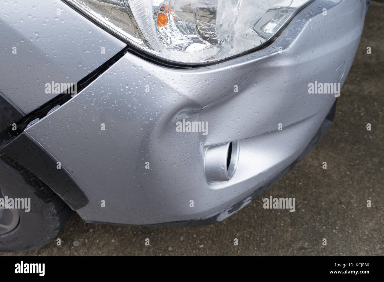 car silver color crash damage bumper breakdown Stock Photo - Alamy