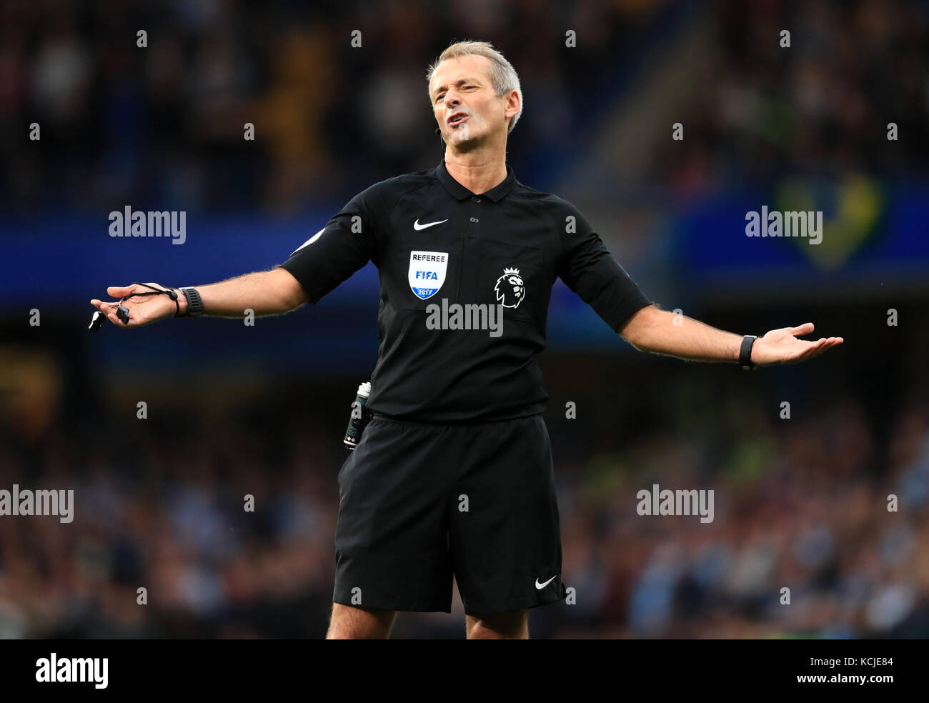 Referee Martin Atkinson Stock Photo - Alamy