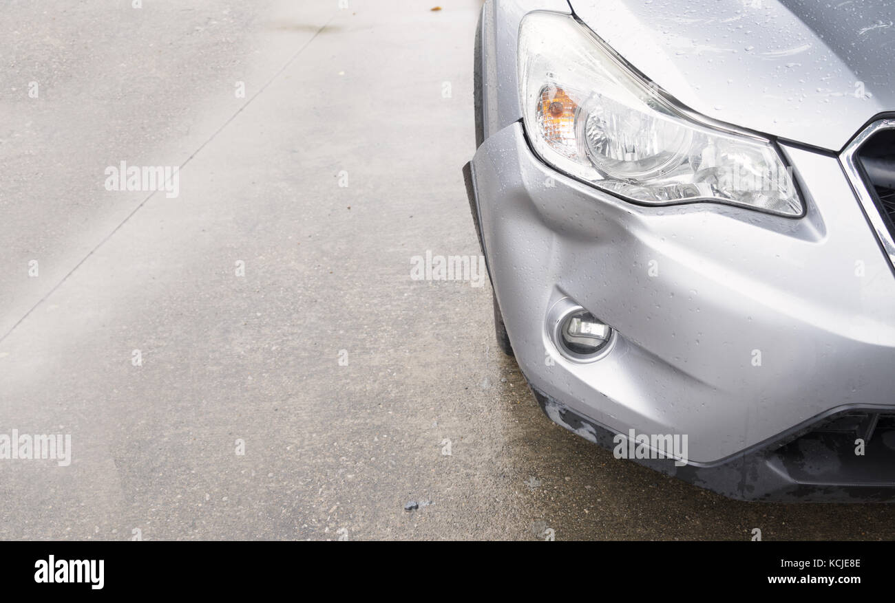 car silver color crash damage bumper breakdown Stock Photo - Alamy