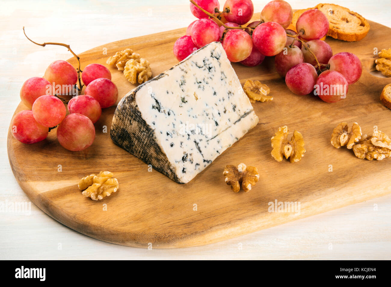 Blue cheese with grapes, nuts, and toasts Stock Photo - Alamy