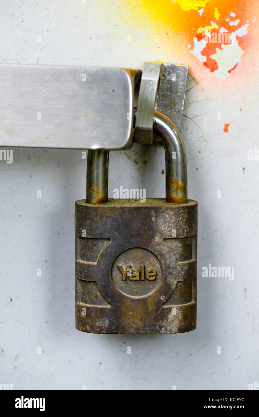 Yale padlock in the locked position Stock Photo - Alamy