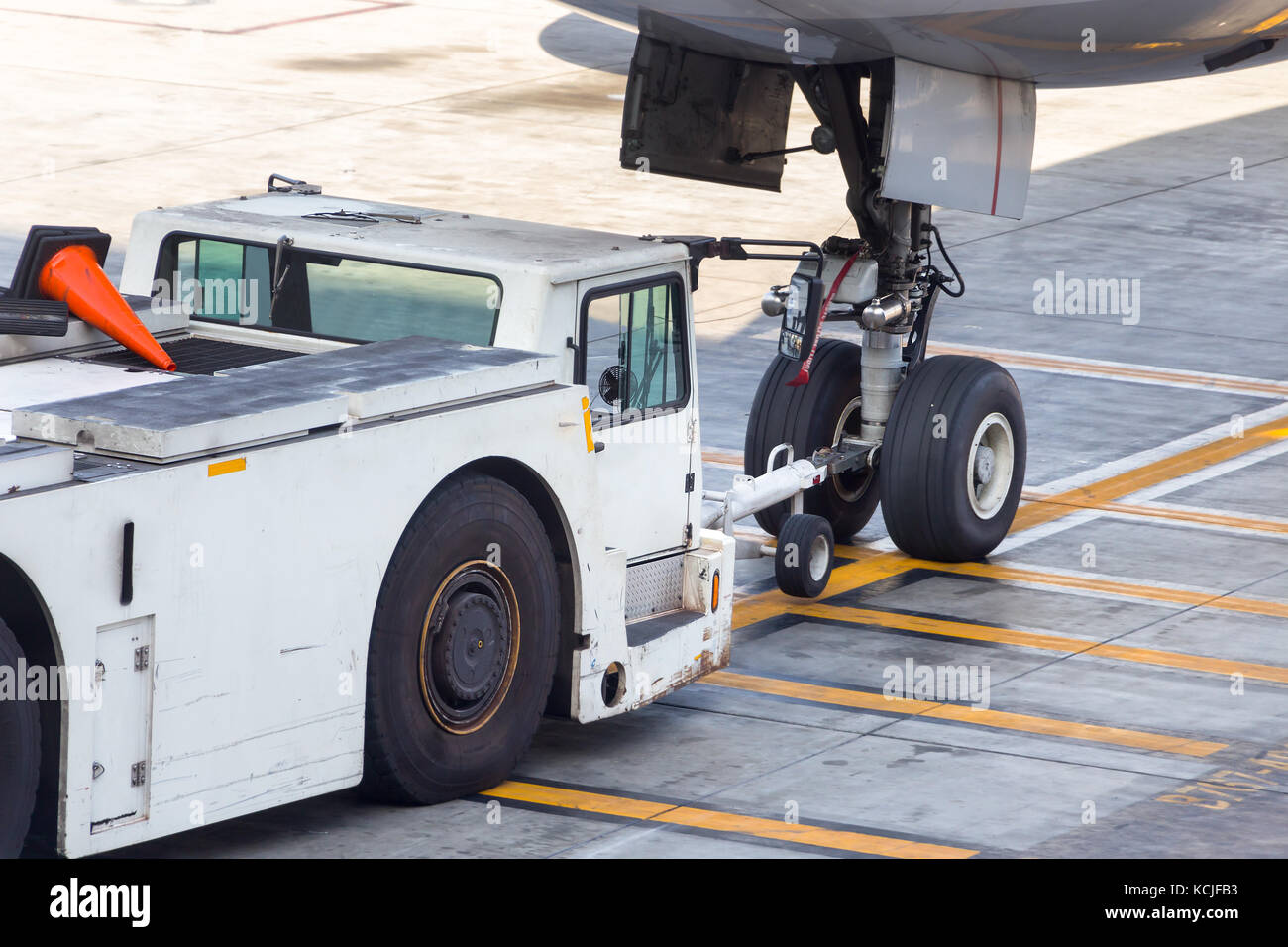 Aircraft tow truck hi-res stock photography and images - Alamy