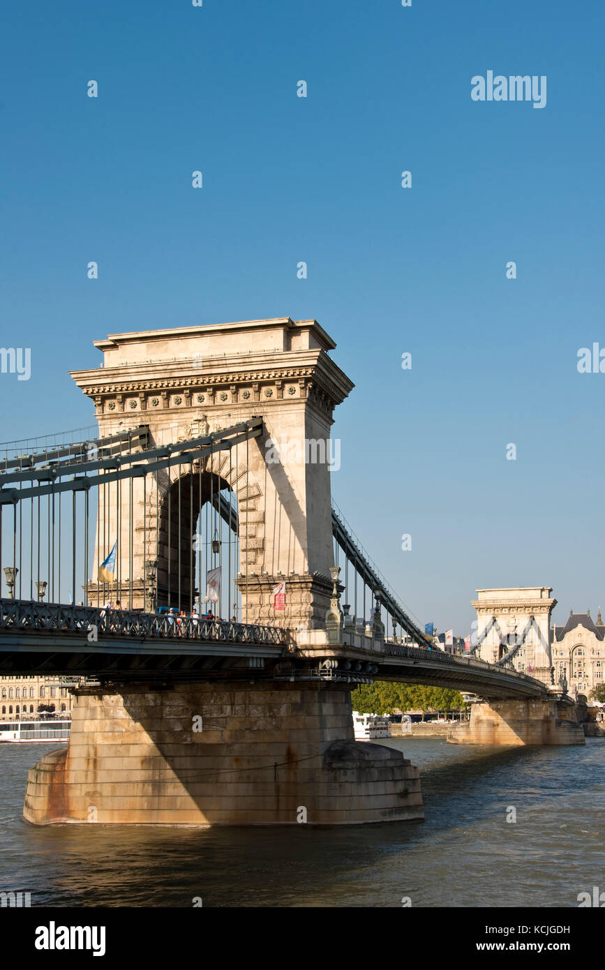 A vertical view of the Széchenyi Chain Bridge in Budapest on sunny day ...