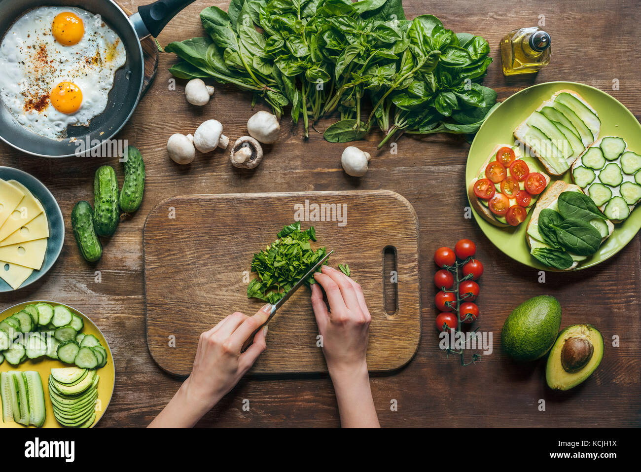 woman cooking breakfast Stock Photo - Alamy