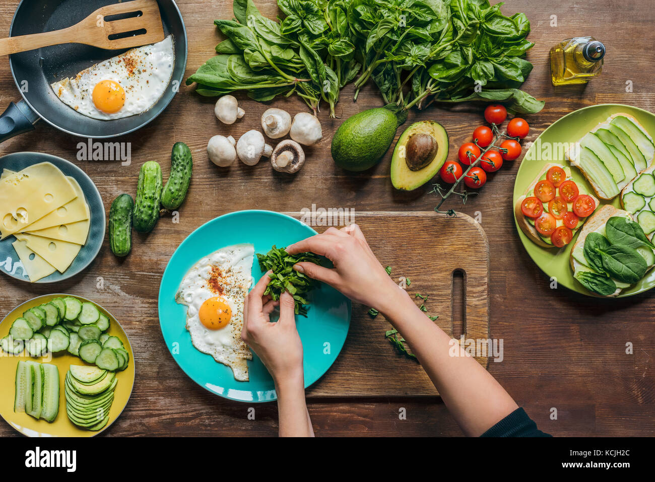 woman preparing breakfast Stock Photo - Alamy