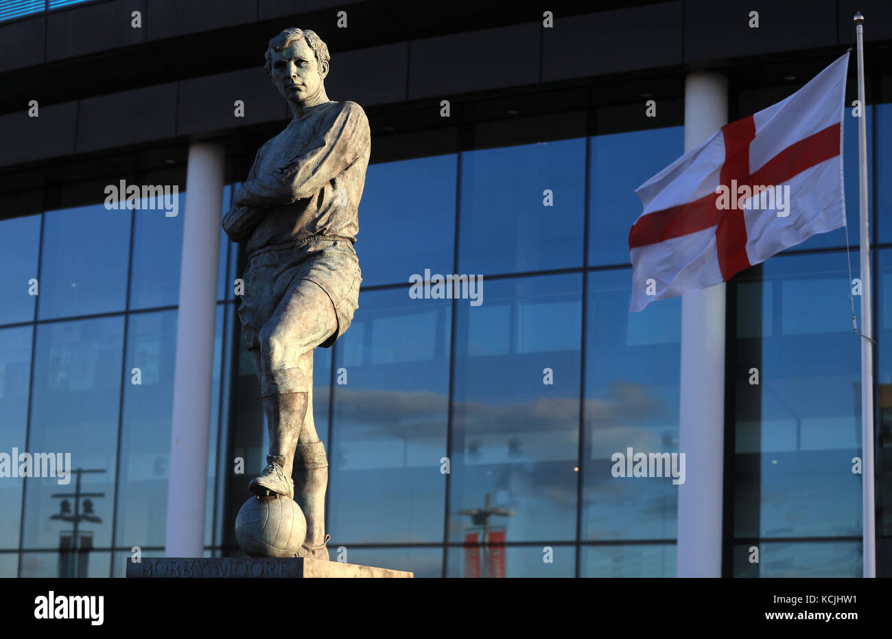 Football full length statue hi-res stock photography and images - Alamy