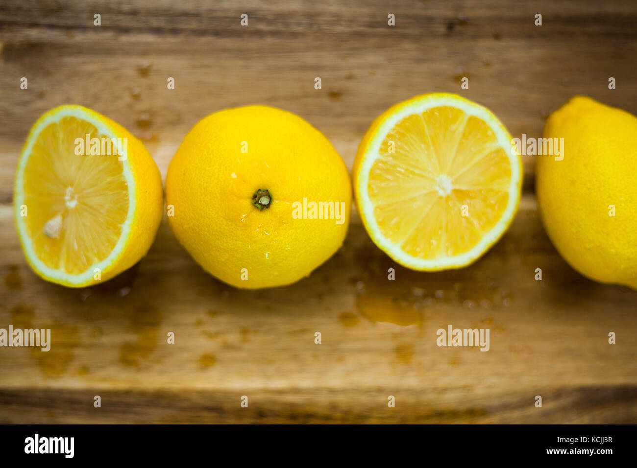 closeup photo of ripe yellow lemons Stock Photo - Alamy