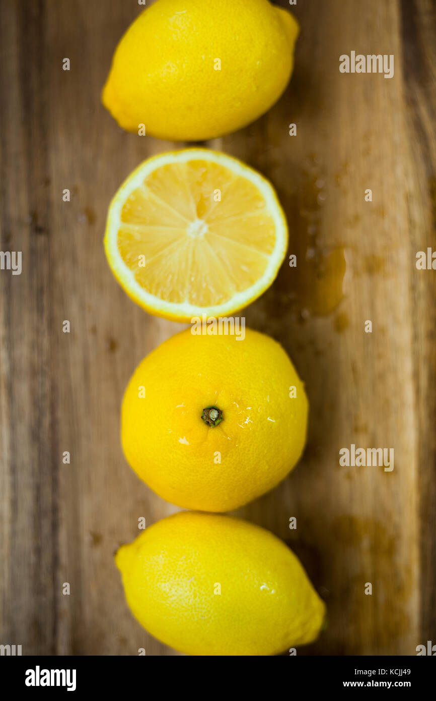 closeup photo of ripe yellow lemons Stock Photo - Alamy