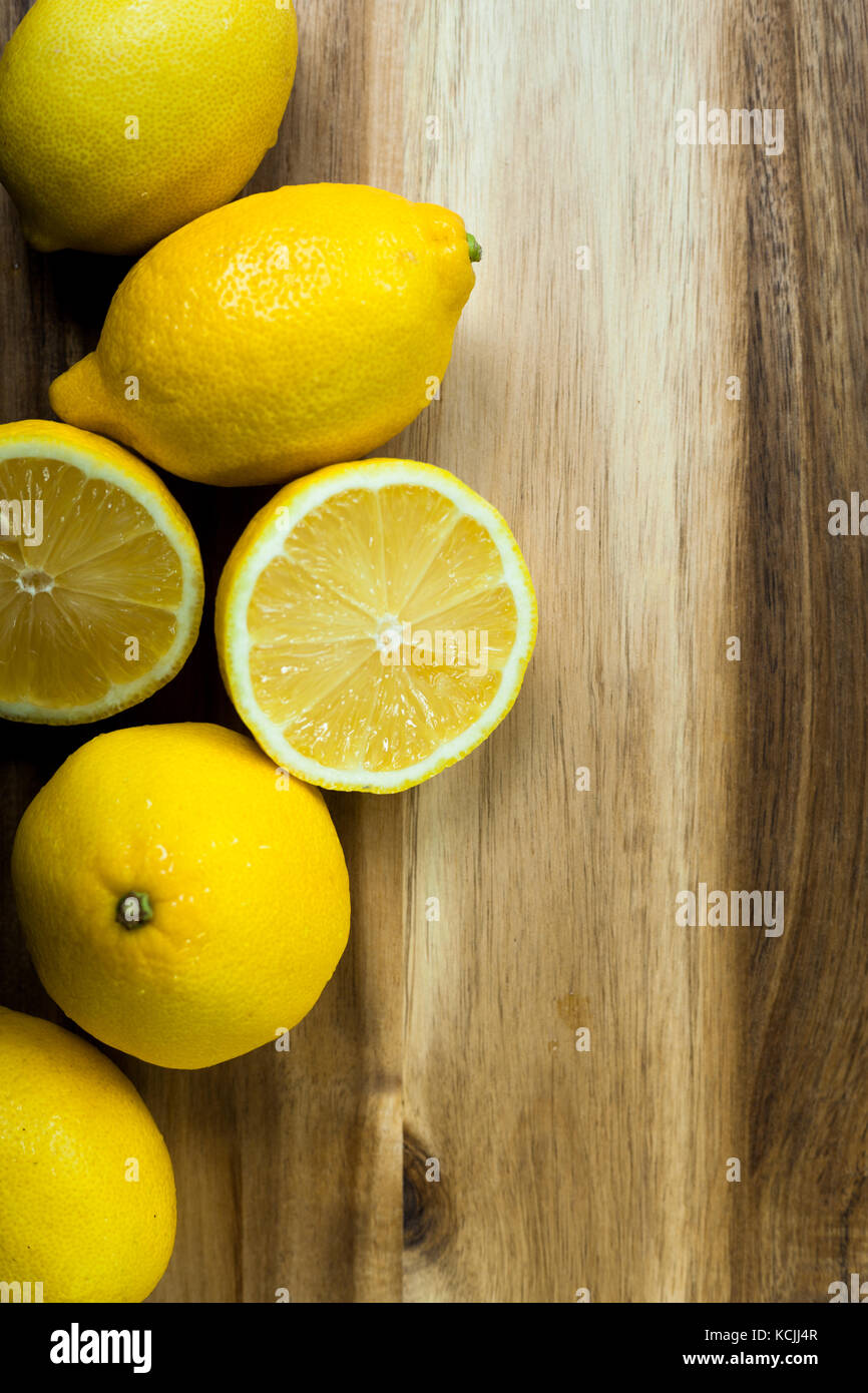 closeup photo of ripe yellow lemons Stock Photo - Alamy