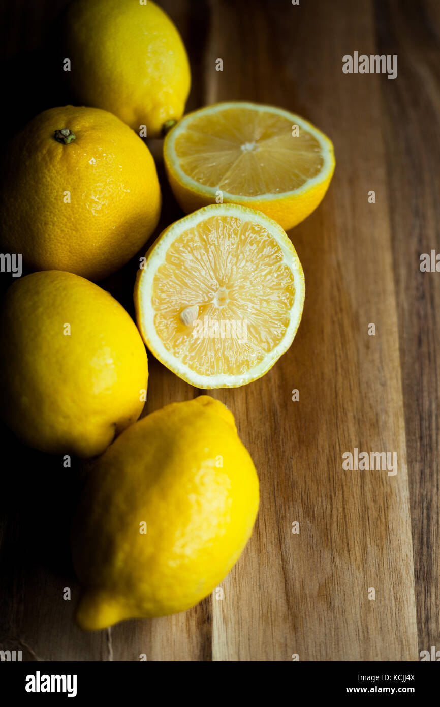 closeup photo of ripe yellow lemons Stock Photo - Alamy