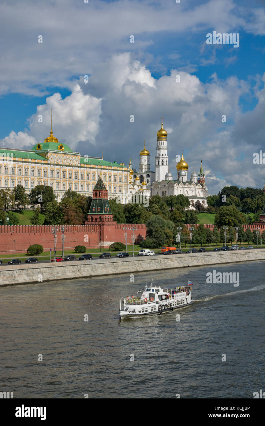 The Kremlin Walls and Moscva River in Moscow, Russia Stock Photo - Alamy