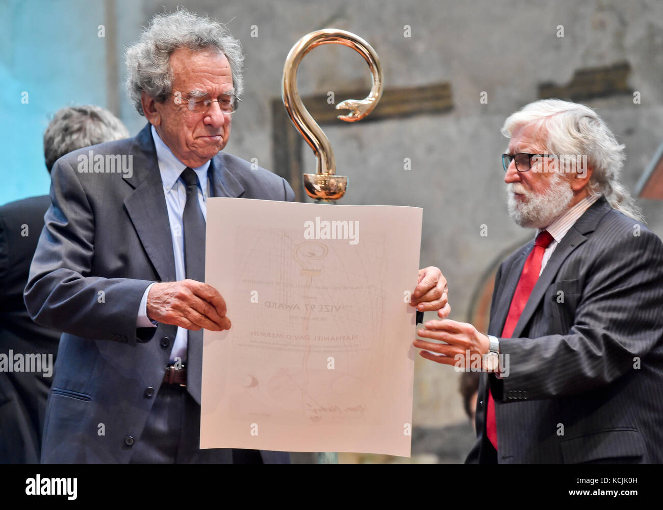 US physicist Nathaniel David Mermin (left) receives The Vision 97 Award ...