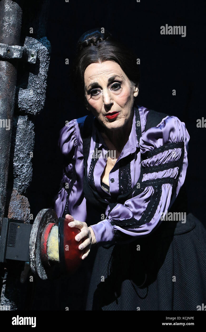 London, UK. 5th Oct, 2017. Lesley Joseph, Mel Brooks' Young ...