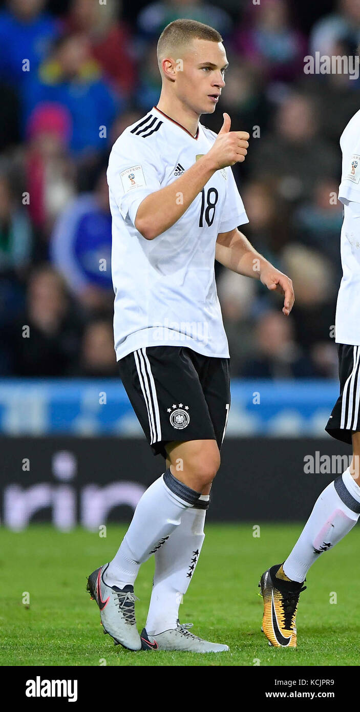 Daumen hoch: goalschuetze Joshua Kimmich (Germany) after seinem goal ...