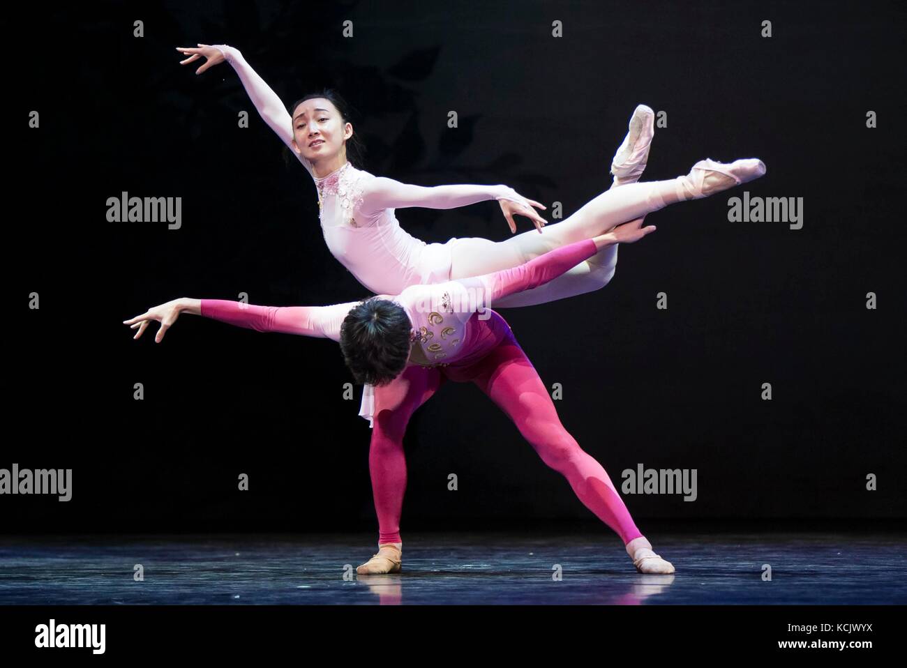 Toronto, Canada. 5th Oct, 2017. Dancers from China's Guangzhou Ballet ...