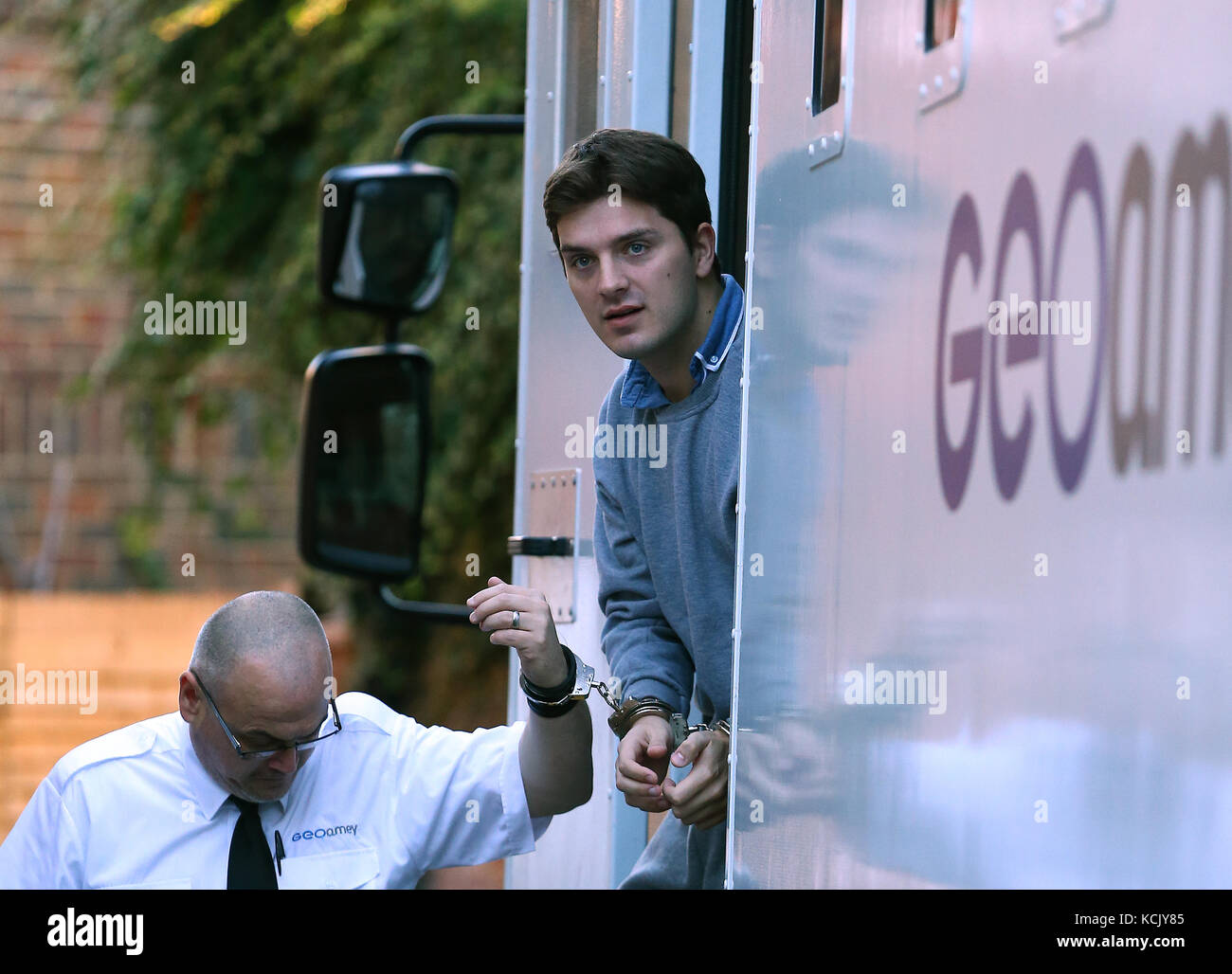 Lewes Crown Court, UK. 6th October, 2017. Daryll Rowe arrives at Lewes ...