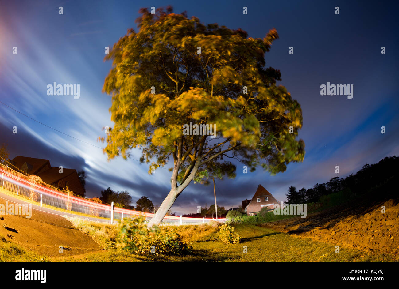 Hanover, Germany. 6th Oct, 2017. Clouds can be seen drifting in a ...