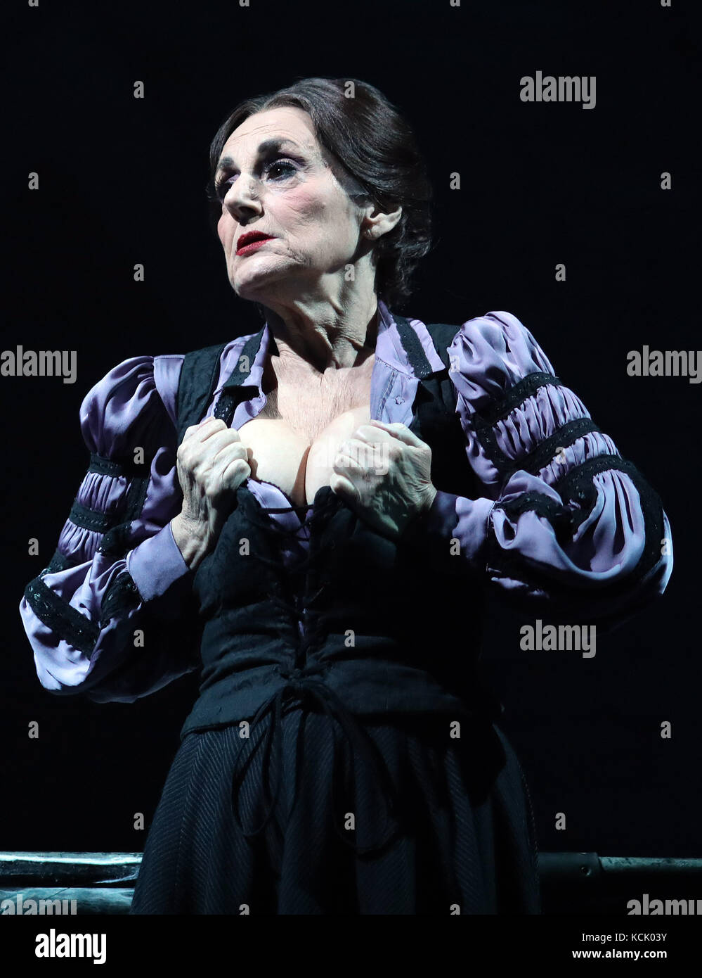 Actress lesley joseph hi-res stock photography and images - Alamy