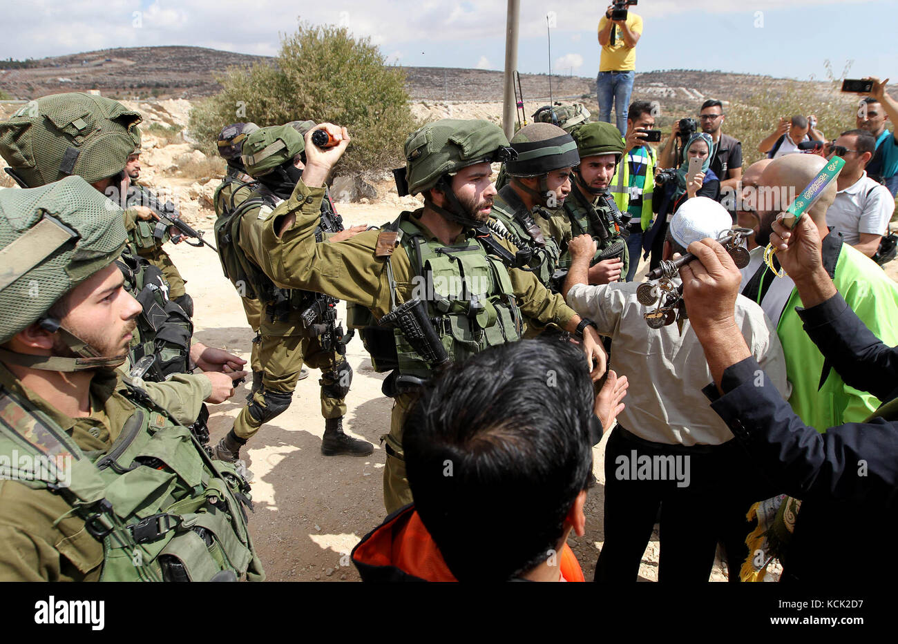 Israel palestinian argue hi-res stock photography and images - Alamy