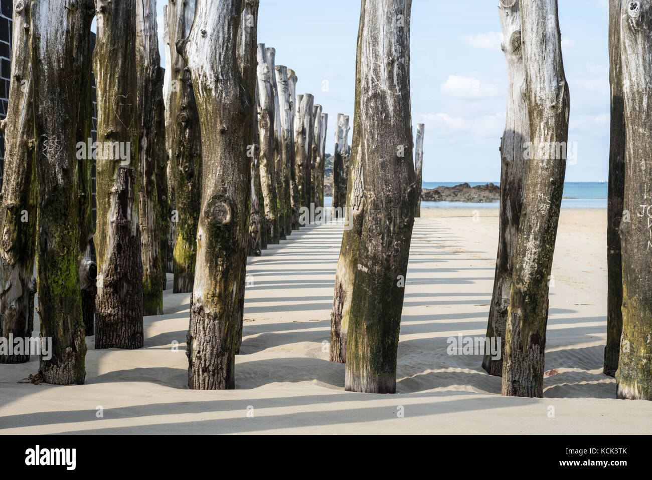 Sea defences at the French port of Saint-Malo Stock Photo - Alamy