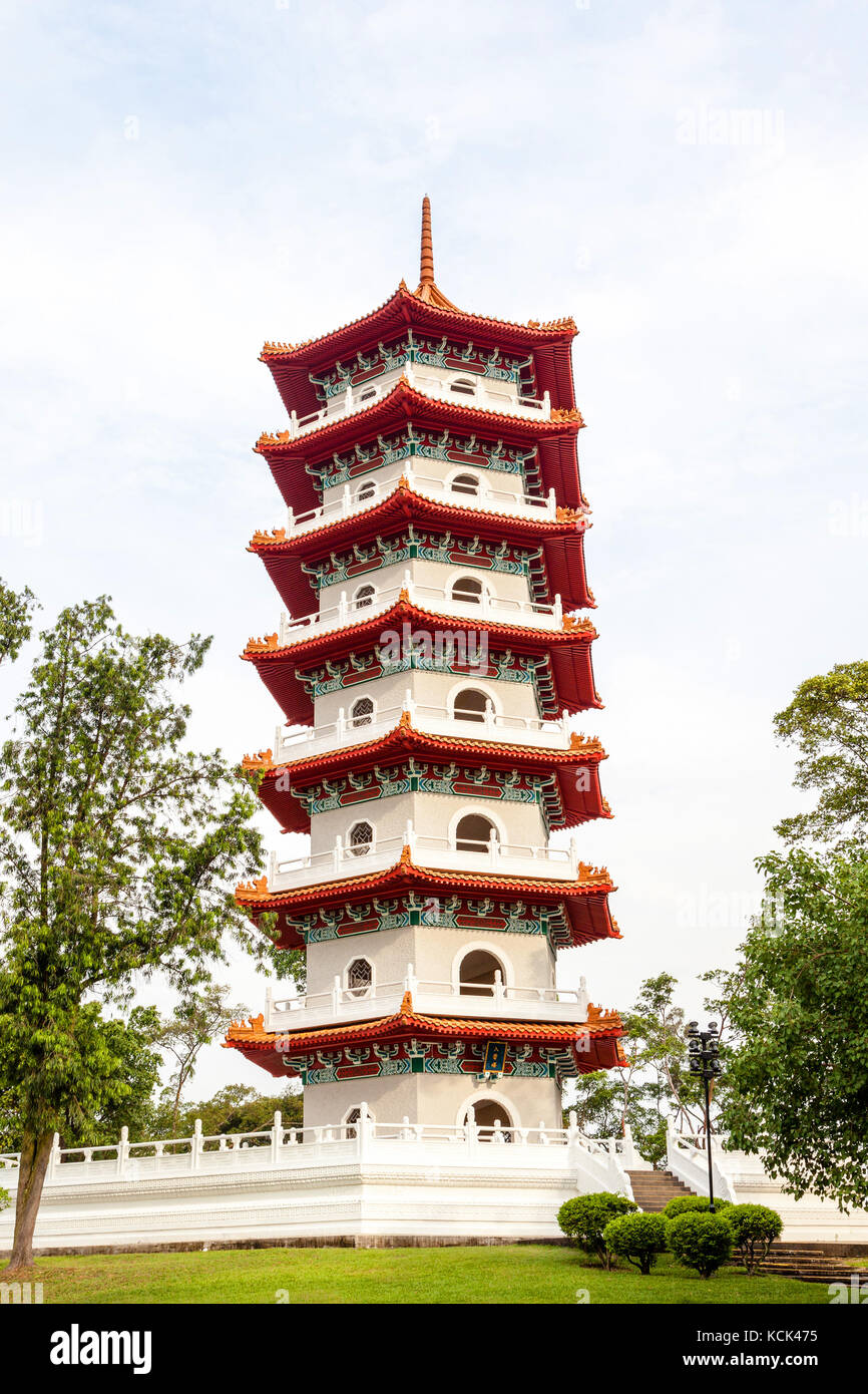 The 7-storey Chinese pagoda in Singapore's Jurong Lake Gardens public ...