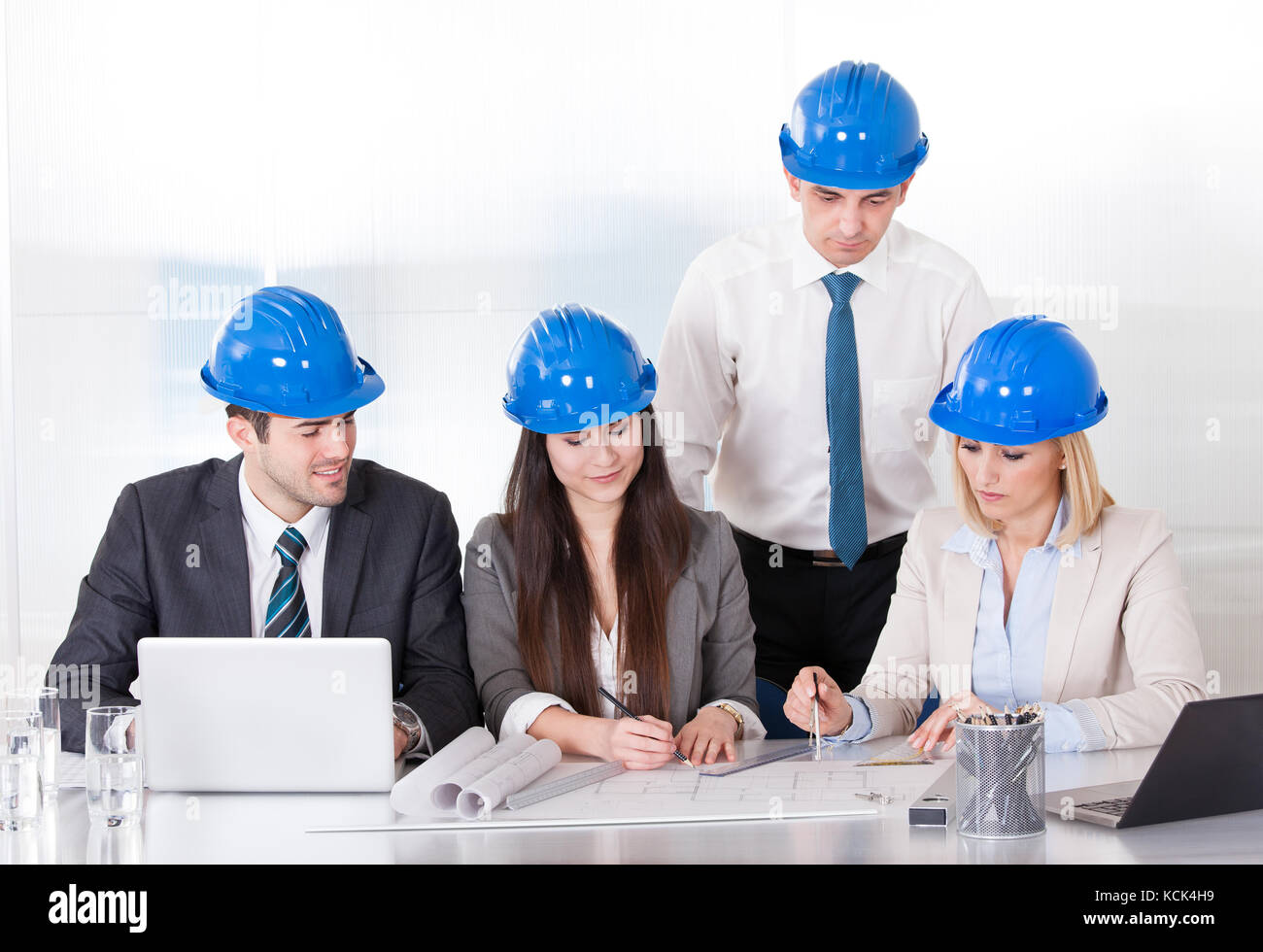 Professional group engineer people hi-res stock photography and images ...
