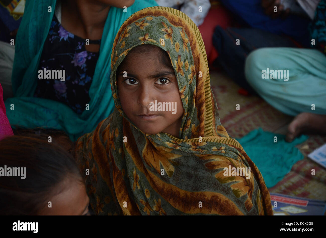 Lahore, Pakistan. 06th Oct, 2017. Pakistani teachers teaching their ...