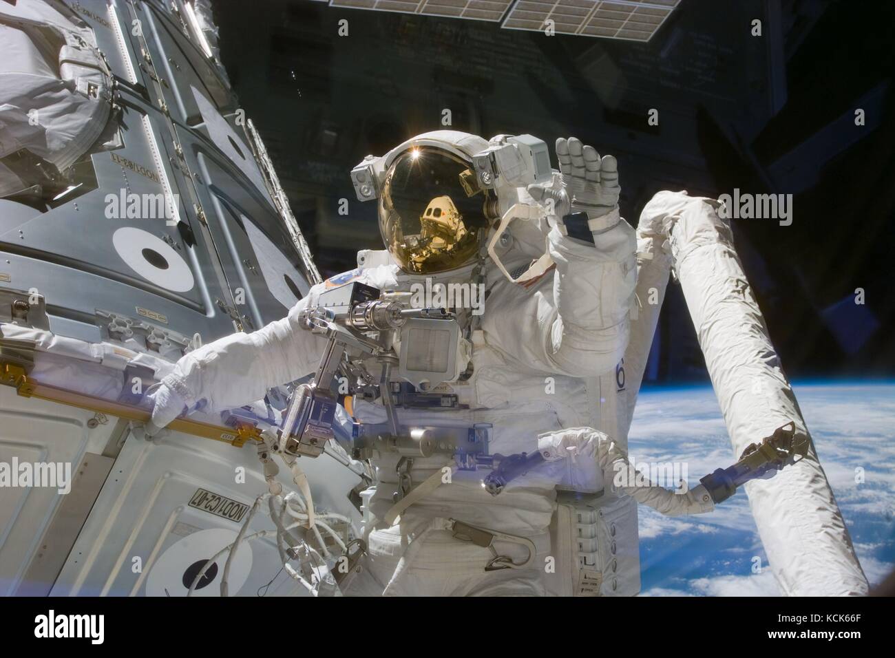 Sts 88 crew hi-res stock photography and images - Alamy