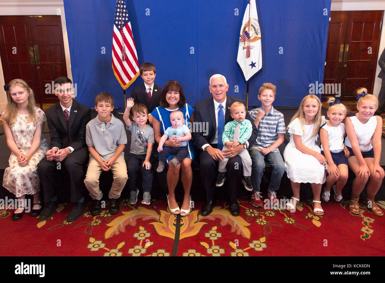 Children meet the president hi-res stock photography and images - Alamy