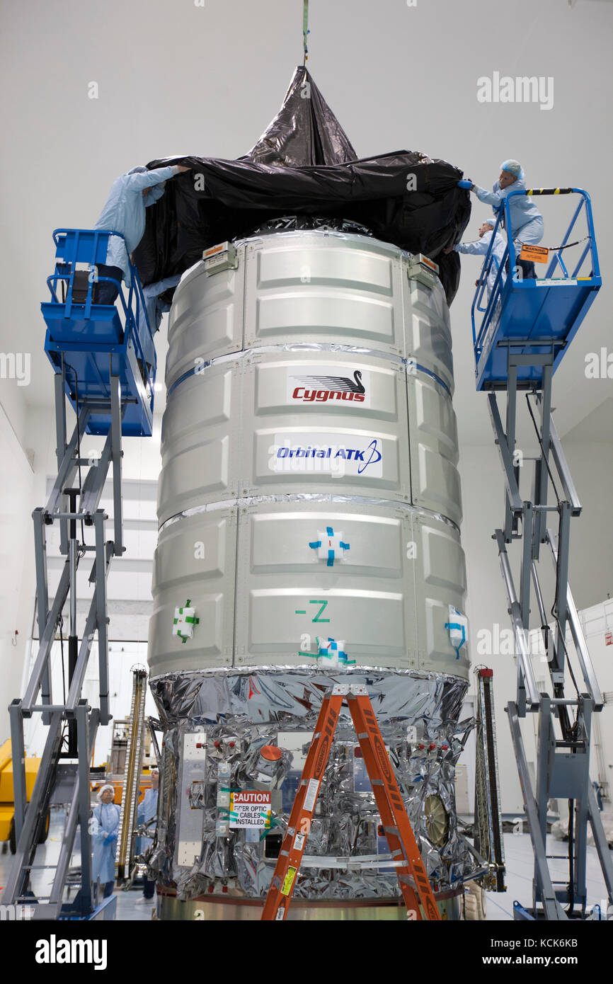 NASA technicians at the Kennedy Space Center Space Station Processing ...