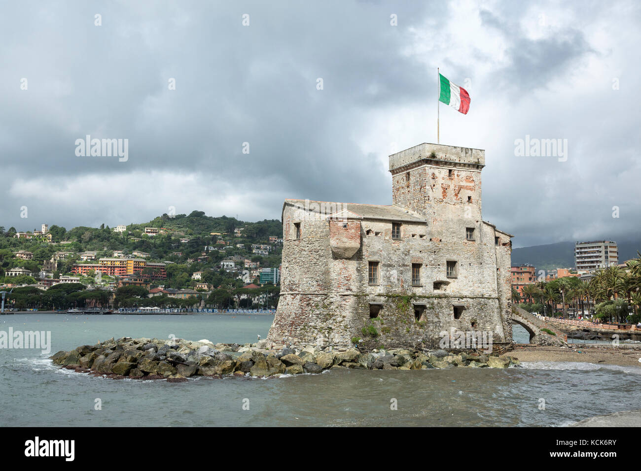 Castello sul mare 1550 hi-res stock photography and images - Alamy